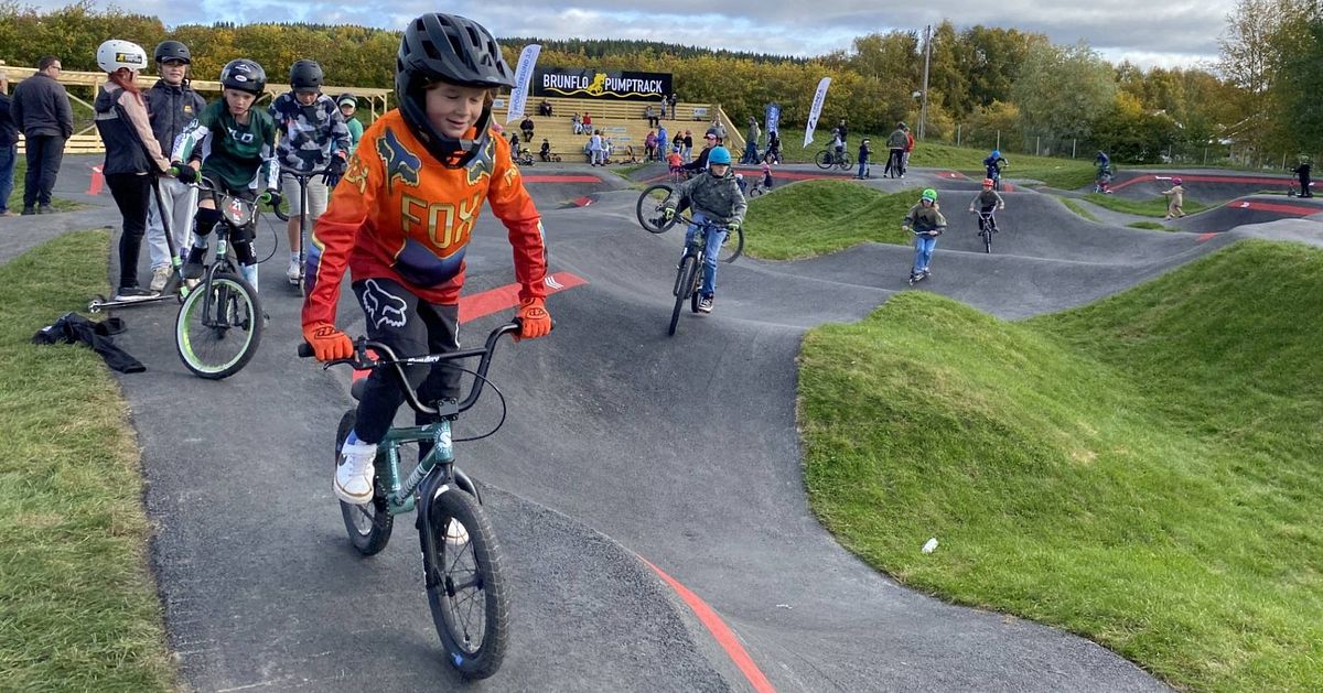 Efterlängtat när Brunflo Pumptrack invigdes: ”Svinkul” | SVT Nyheter