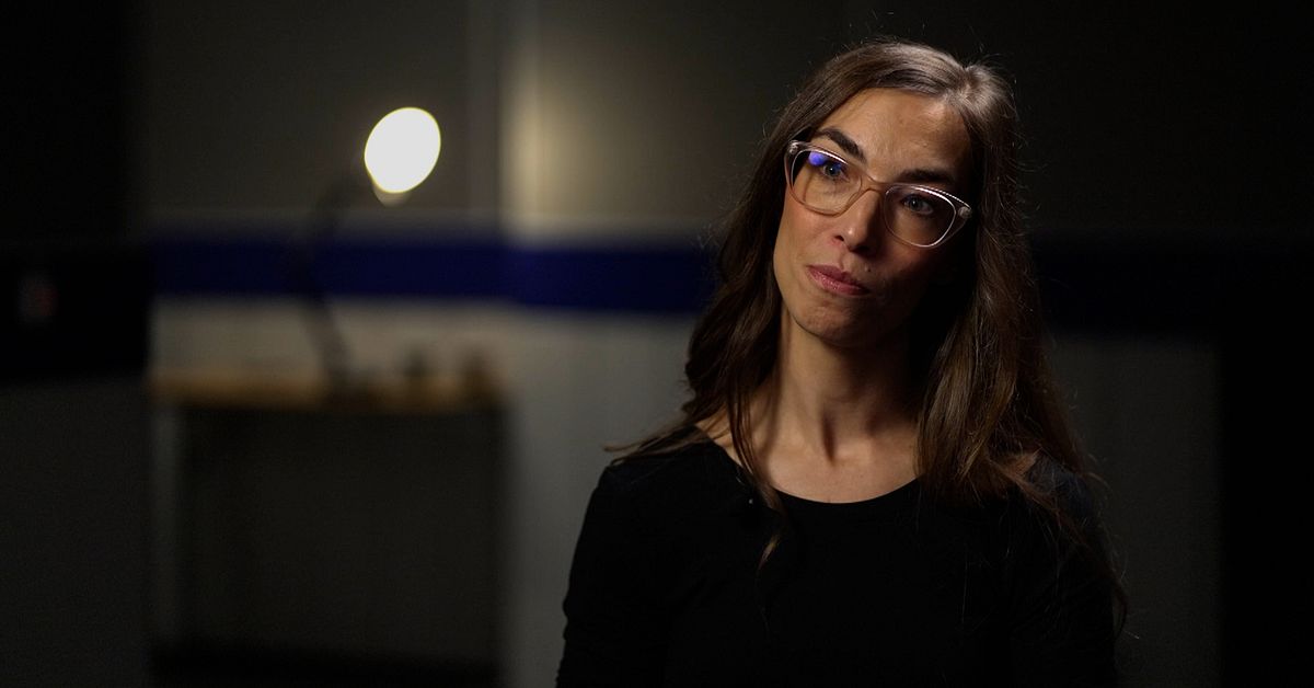 Systern berättar om Johan Floderus tillvaro i iranskt fängelse | SVT ...