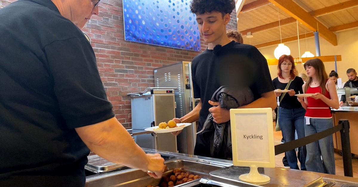 Nytt lunchsystem på Väggaskolan kritiseras av eleverna | SVT Nyheter