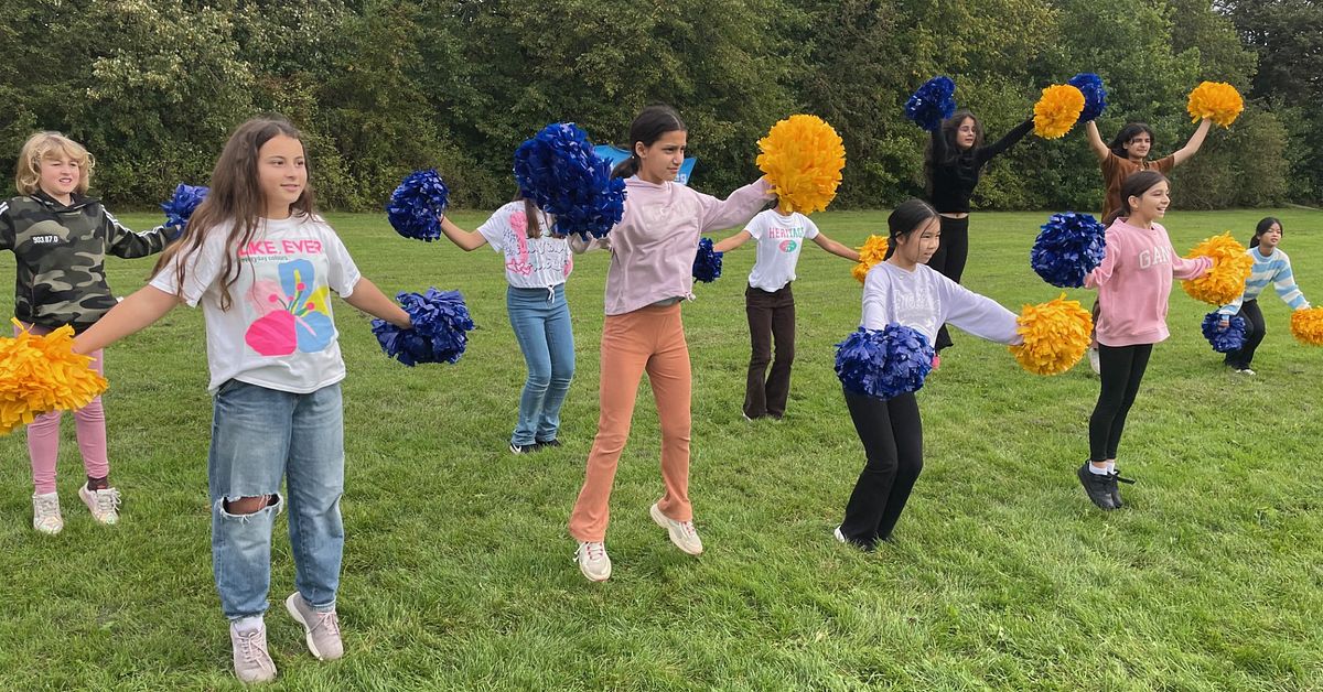 Blindfotboll och cheerleading – en dag i Bjuv med fokus på idrott | SVT ...