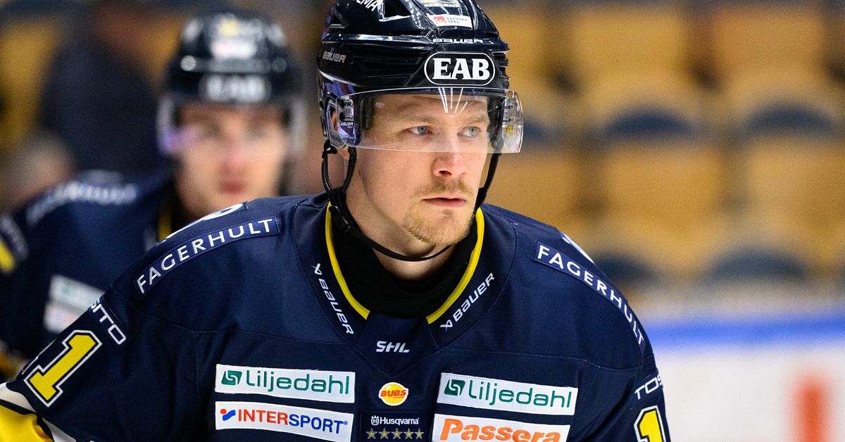 Simon Önerud stannar kvar i HV71 | SVT Nyheter