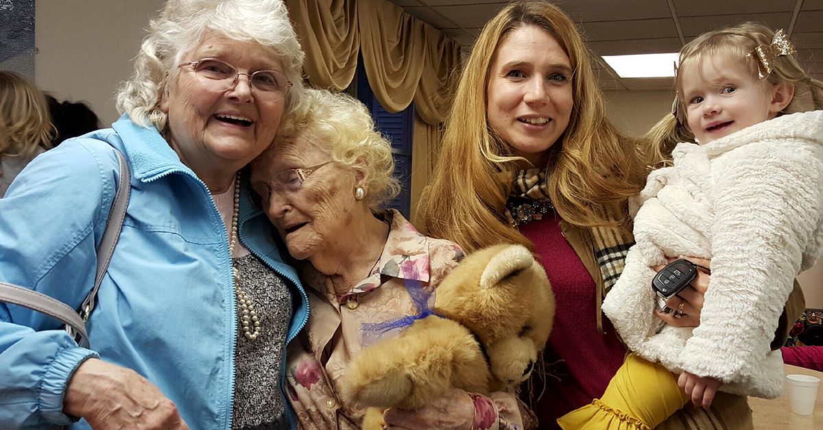 Mor-dotter återförenade efter 82 år | SVT Nyheter