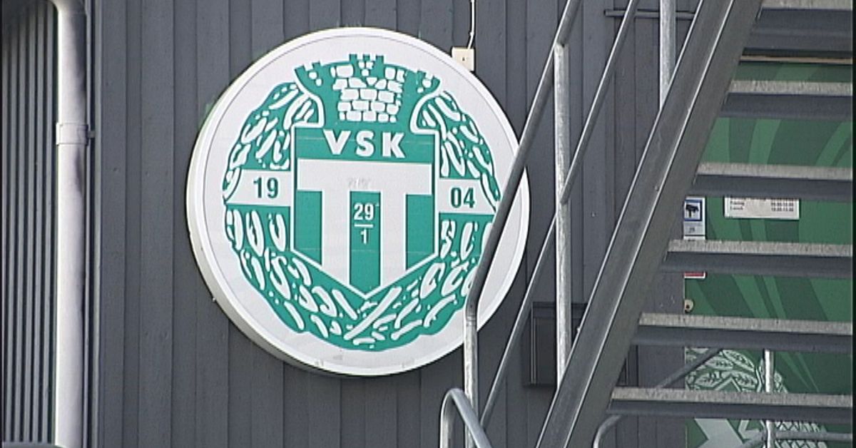 VSK Bandy slog SAIK i första semifinalen | SVT Nyheter