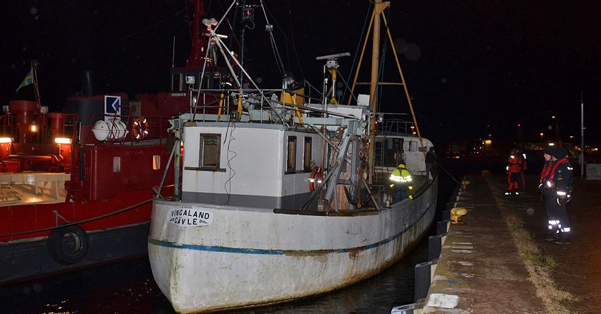 Båt på grund i Kalmar hamn | SVT Nyheter