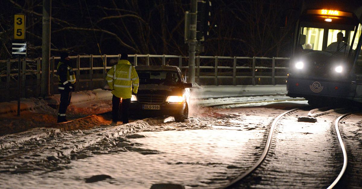 Bilade en kilometer på tvärbanespåret | SVT Nyheter