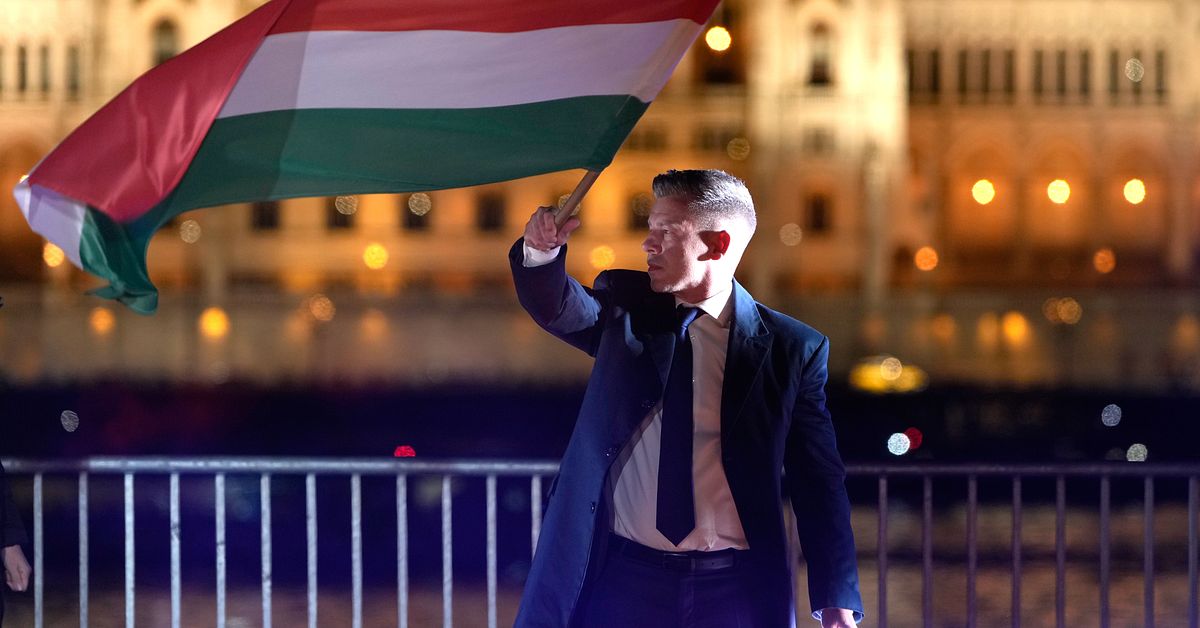 Oppositionsledaren Péter Magyar mot seger i ungerska valet | SVT Nyheter