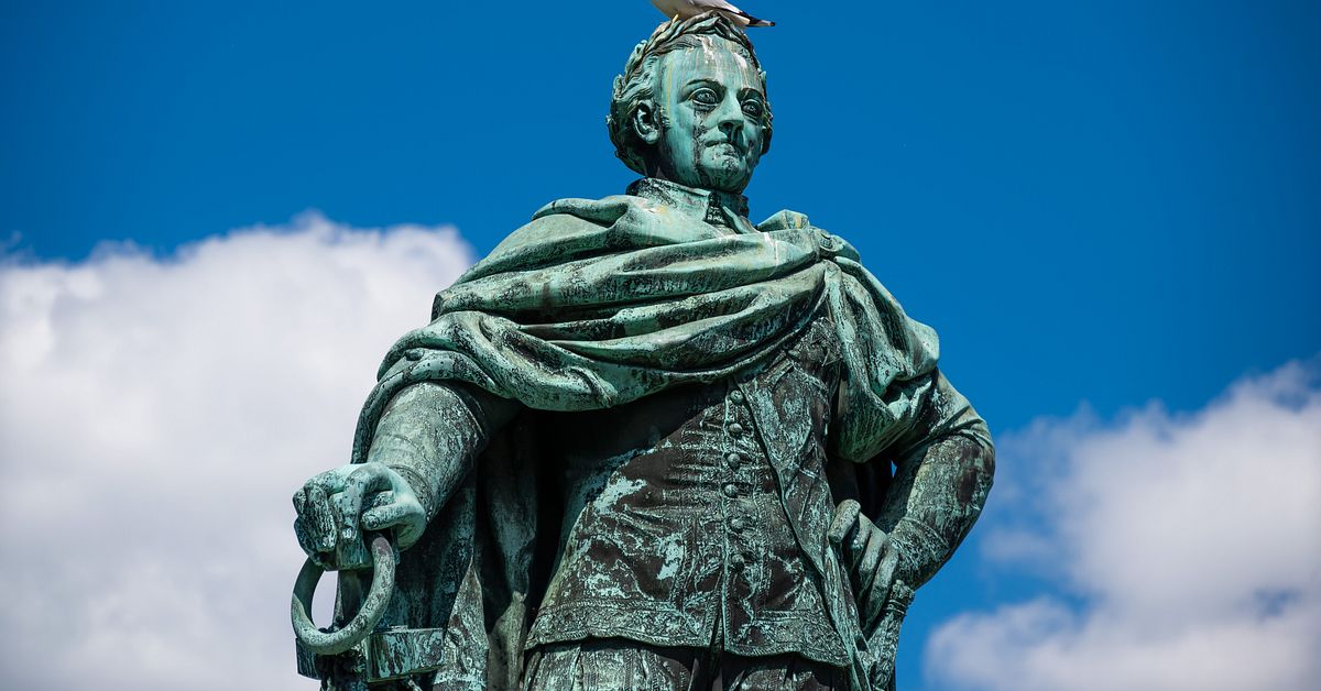 Karl XII:s okända fältbok hittad | SVT Nyheter