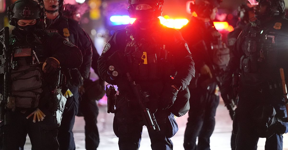 Homan: 700 ICE-poliser ska lämna Minnesota | SVT Nyheter