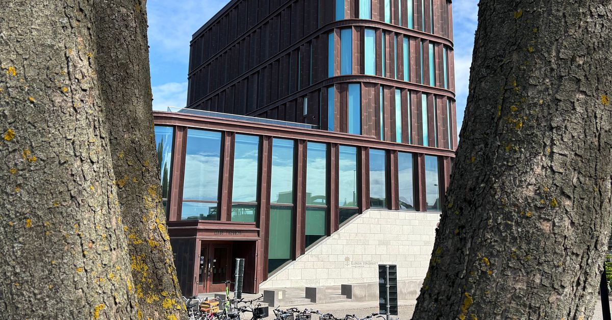 Skolanställd i Staffanstorp döms för våldtäkt mot barn | SVT Nyheter