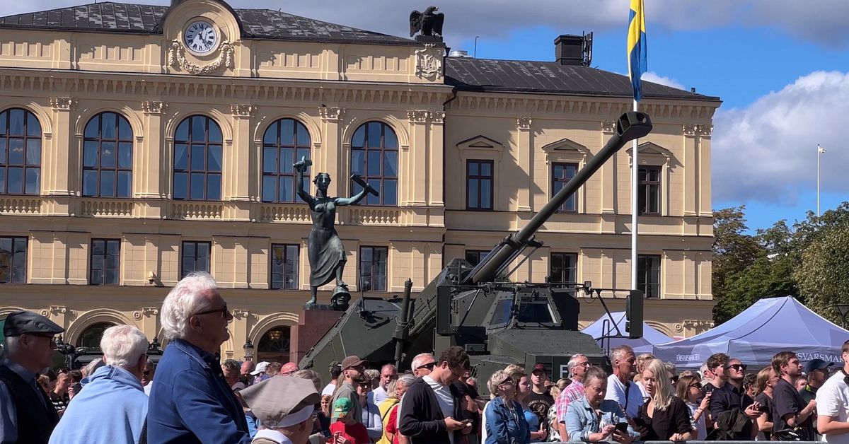 Historisk flyguppvisning på Stora torget i Karlstad – nästan hundra år ...