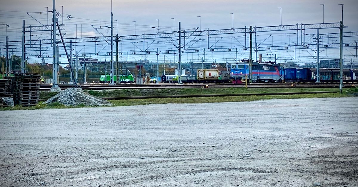 Man påkörd av godsvagn i Malmö – är allvarligt skadad | SVT Nyheter