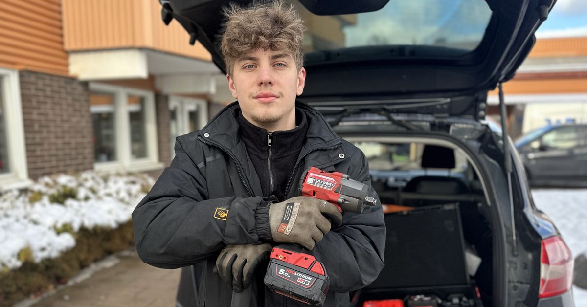 19-årige Adam i Sundsvall åker hem till folk och byter däck | SVT Nyheter