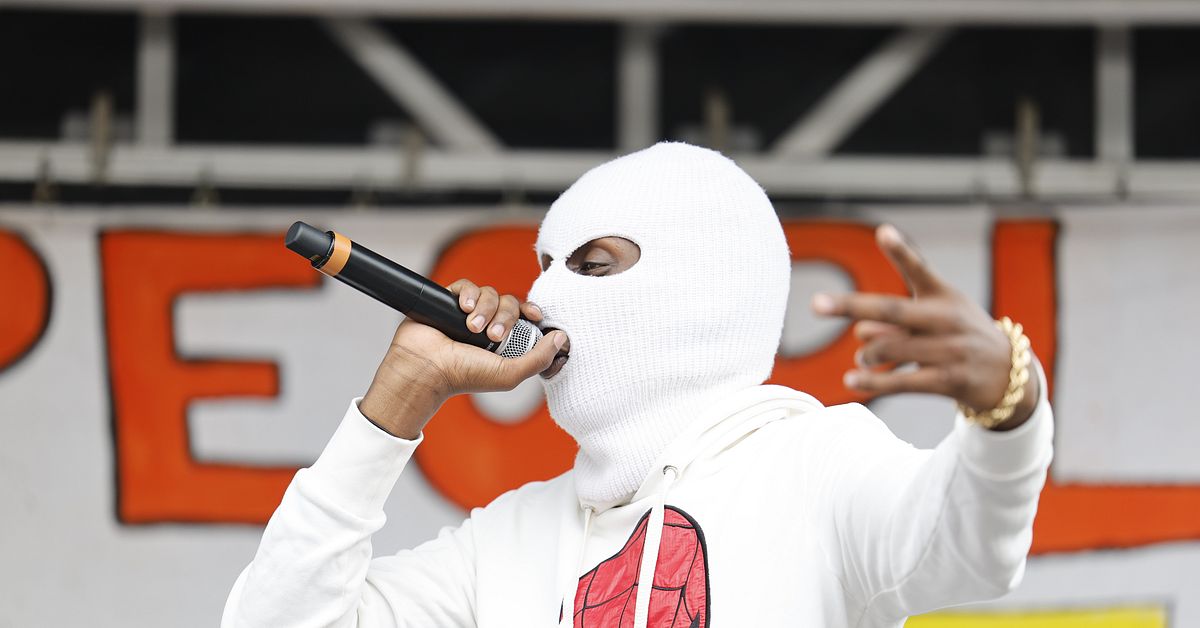 1.Cuz vita mask auktioneras ut av Kronofogden | SVT Nyheter