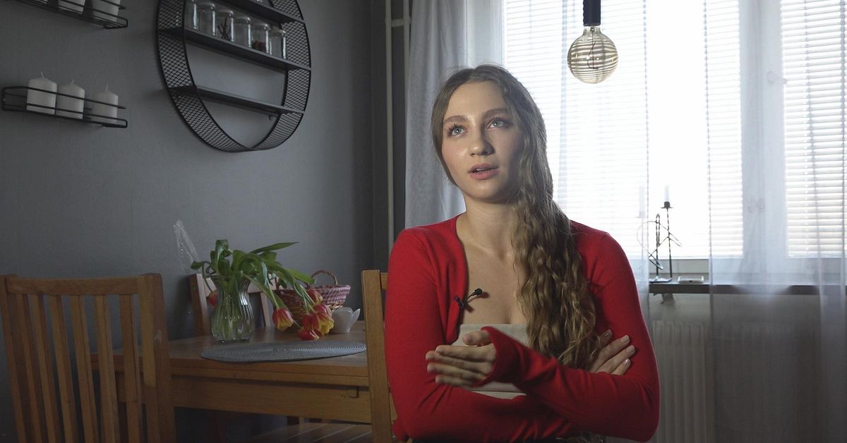 Daria, 18, flydde Ukraina – undviker nyheter: ”Brinner i bröstet” | SVT ...