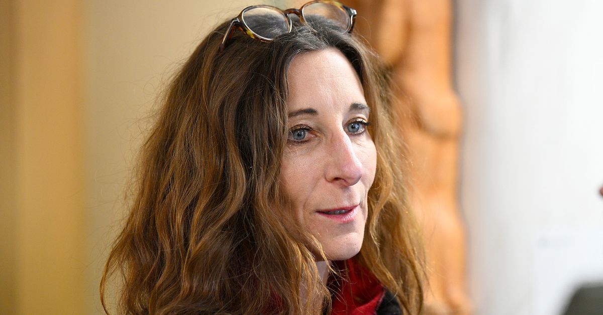 Toppadvokaten Clea Sangborn lämnar yrket efter hat | SVT Nyheter