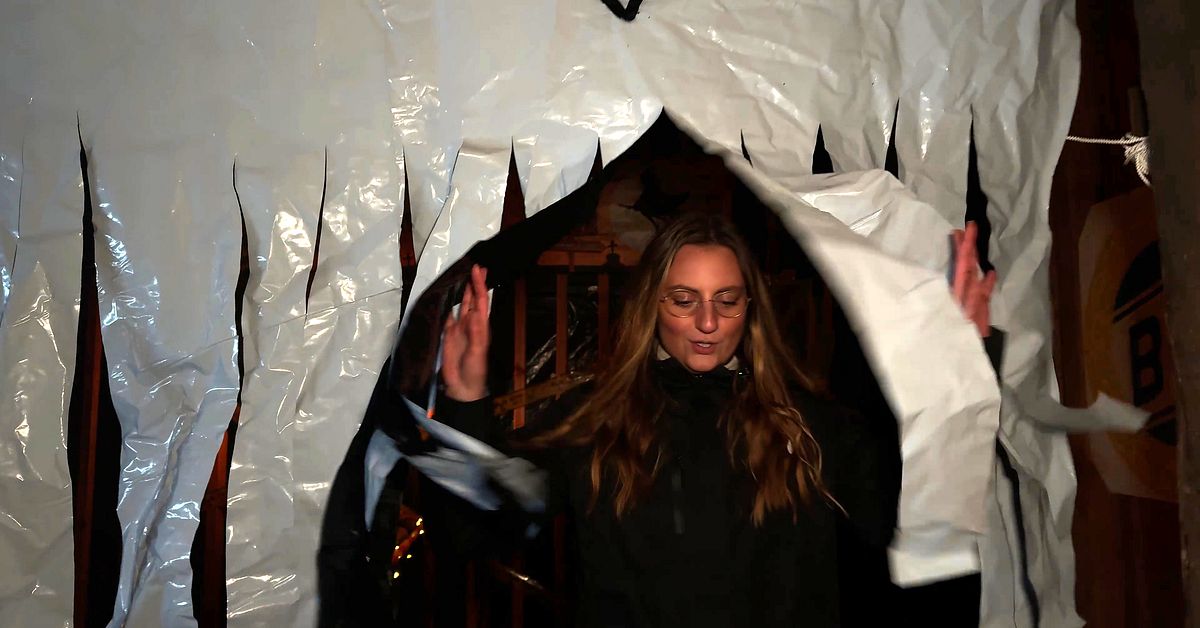 SVT:s reporter testar spökhuset i Borgviksladan | SVT Nyheter