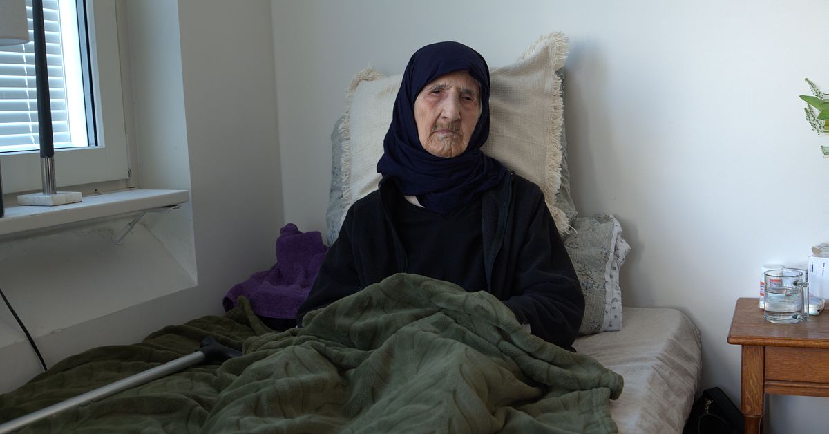 Rabea, 95, ska utvisas till Irak: ”Låt mig dö här” | SVT Nyheter