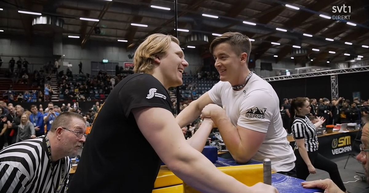 Brister ut i skratt efter armbrytningskrossen: ”Det tar bara stopp ...