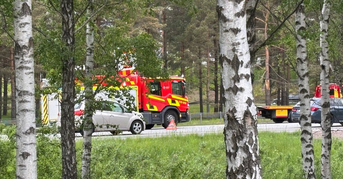 Olycka med flera fordon på E4 i Jönköping – stopp i trafiken | SVT Nyheter