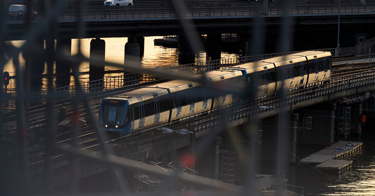 Inget stopp i tunnelbanan – arbetet med ny bro vid Slussen skjuts upp ...