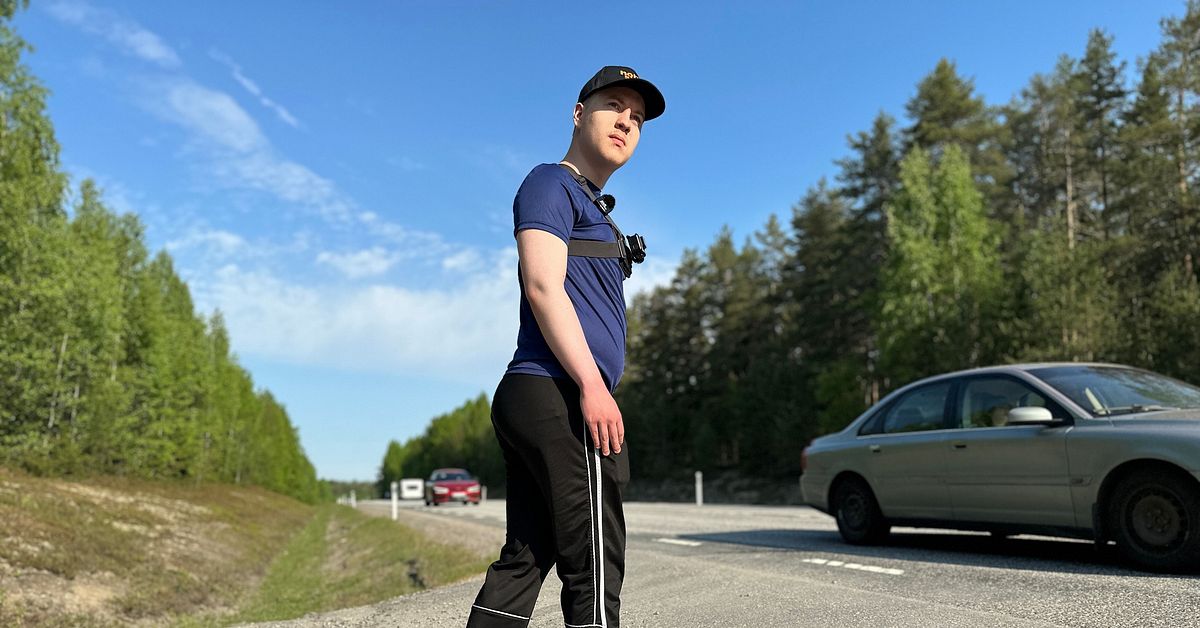 Se när David springer mellan bilarna över E12 – David i Umeå måste ...