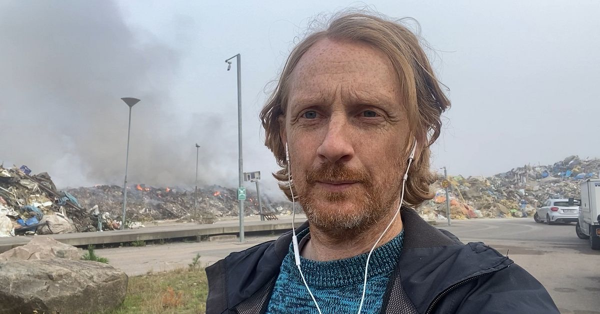 SVT på plats vid branden utanför Alvesta: ”Brann kraftigt under natten ...