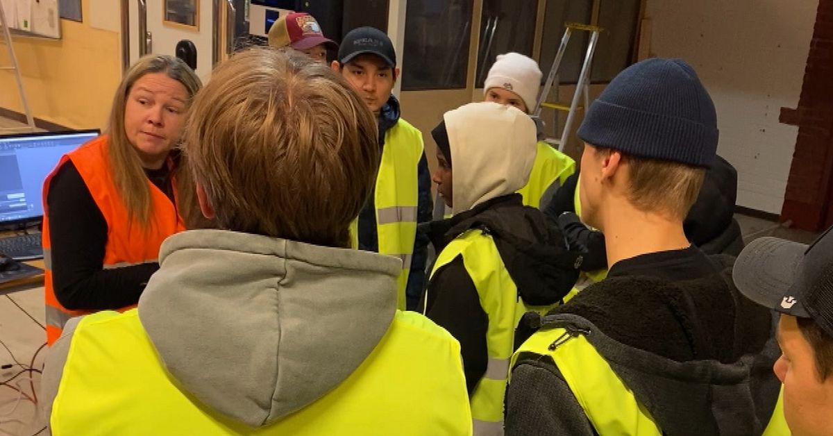 Elever på industribesök för att hitta framtida arbetsgivare | SVT Nyheter