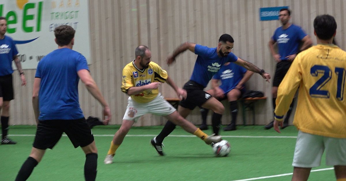 Här är cupen där alla spelarna är domare – får känna på gult kort | SVT ...