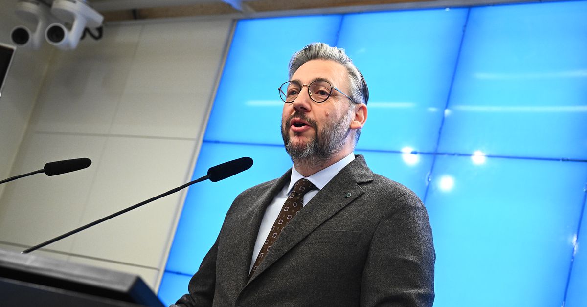 Muharrem Demirok avgår som partiledare för Centerpartiet | SVT Nyheter