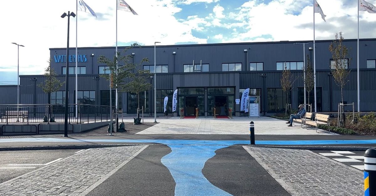 Kalmars nya simhall invigd – öppnar på torsdagen | SVT Nyheter