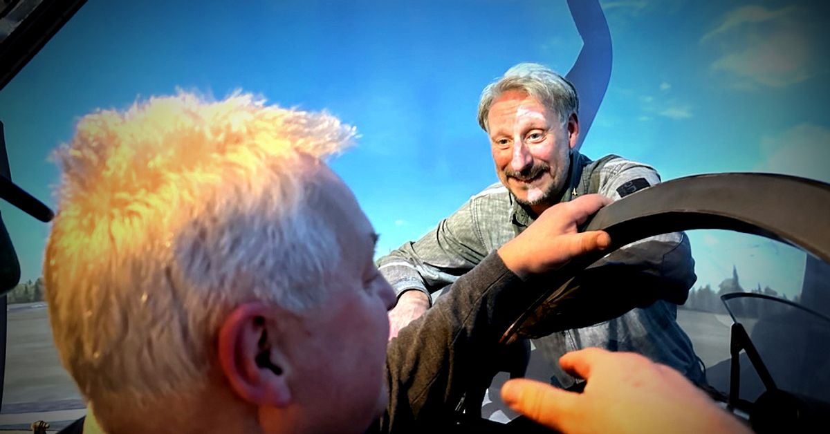 De gamla stridspiloterna flyger Viggen – i ett garage i Gävle | SVT Nyheter