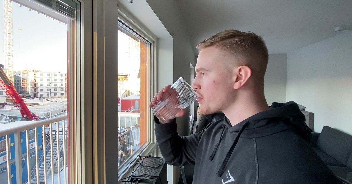 Oskar, 20, går mot strömmen – har redan flyttat hemifrån | SVT Nyheter