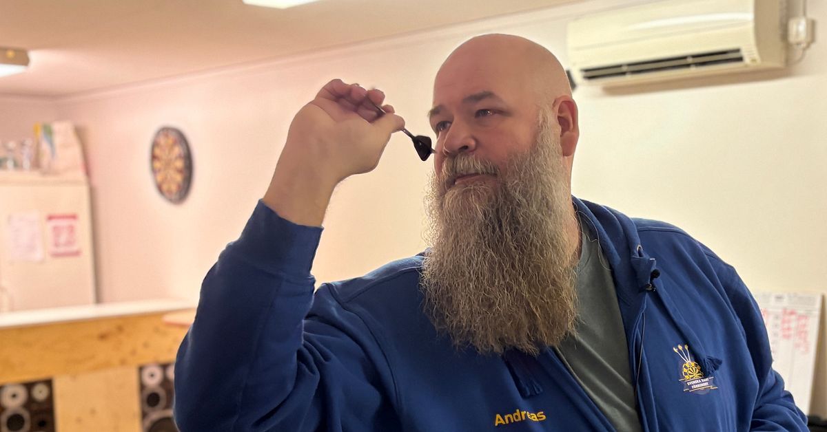 Andreas, 50, gör VM-debut i dart: ”Känns fantastiskt” | SVT Nyheter