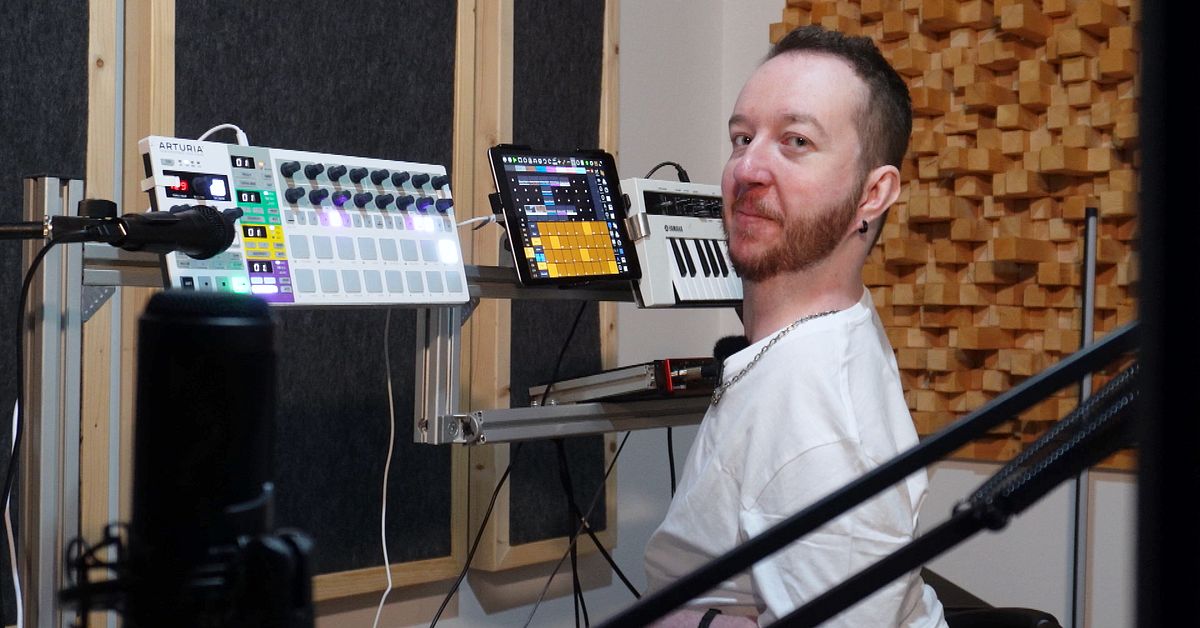 Tim skapar sin musik med tungan och näsan | SVT Nyheter