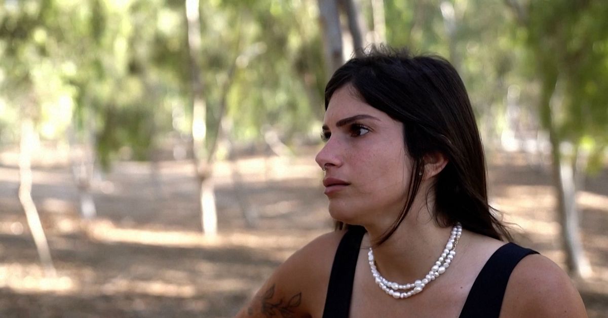 Bartendern överlevde Hamas attack mot festivalen – återbesöker platsen ...