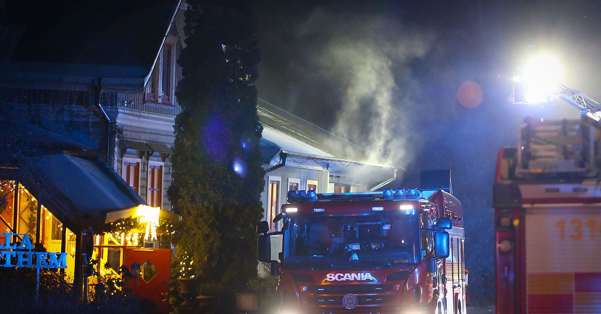 Brand i Villa Godthem på Djurgården – personal hörde smäll | SVT Nyheter