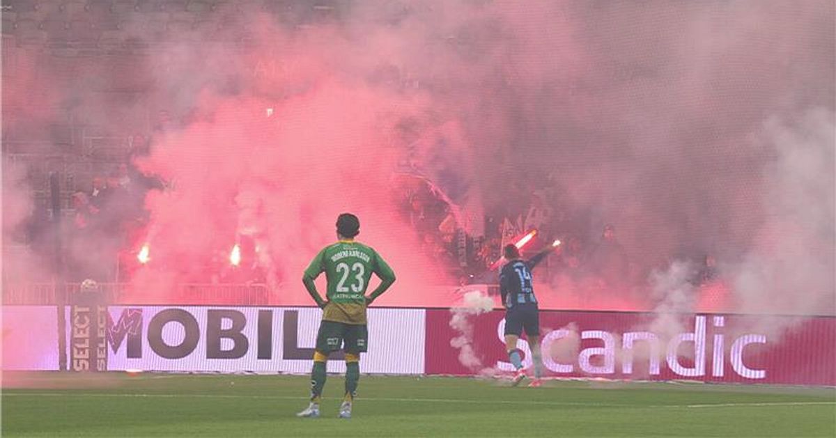 Fotboll: Bengaler regnade in från IFK Norrköpings bortaklack | SVT Sport