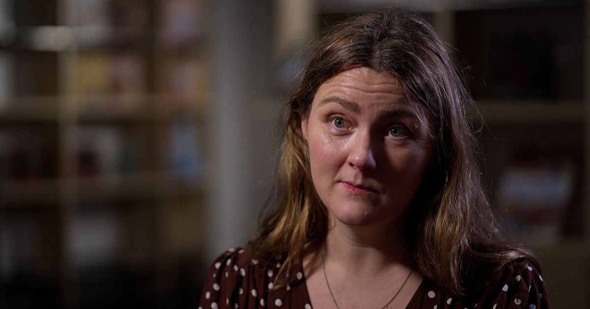 Maja Larsson har skrivit om 250 års föräldraskap i Sverige | SVT Nyheter