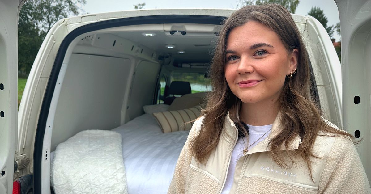 Liten stuga på hjul – Hilda, 26, byggde en egen husbil | SVT Nyheter