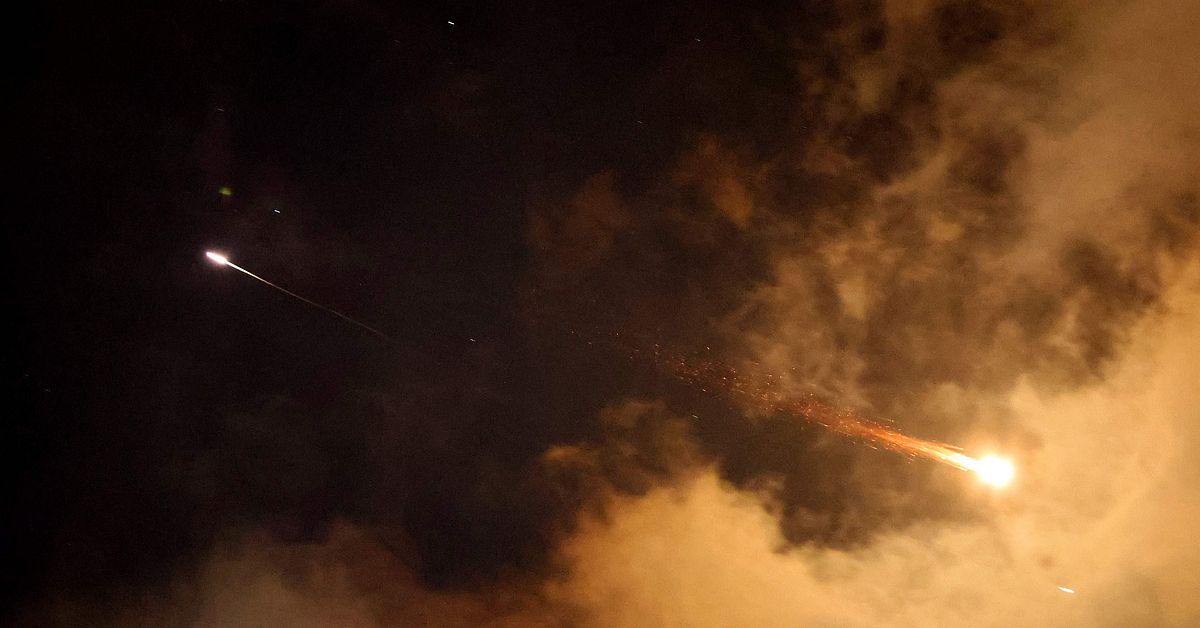 Israel och Iran attackerar varandra – flera skadade – Senaste nytt om kriget i Gaza | SVT Nyheter