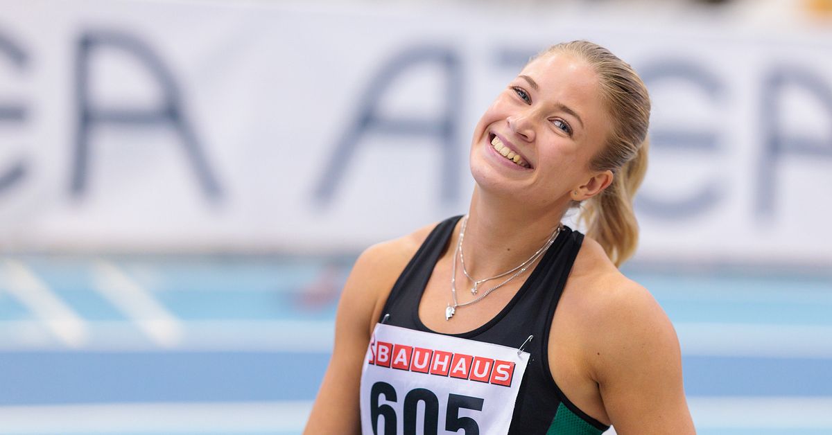 Friidrott: Svenskt rekord av Julia Henriksson på 200 meter | SVT Sport