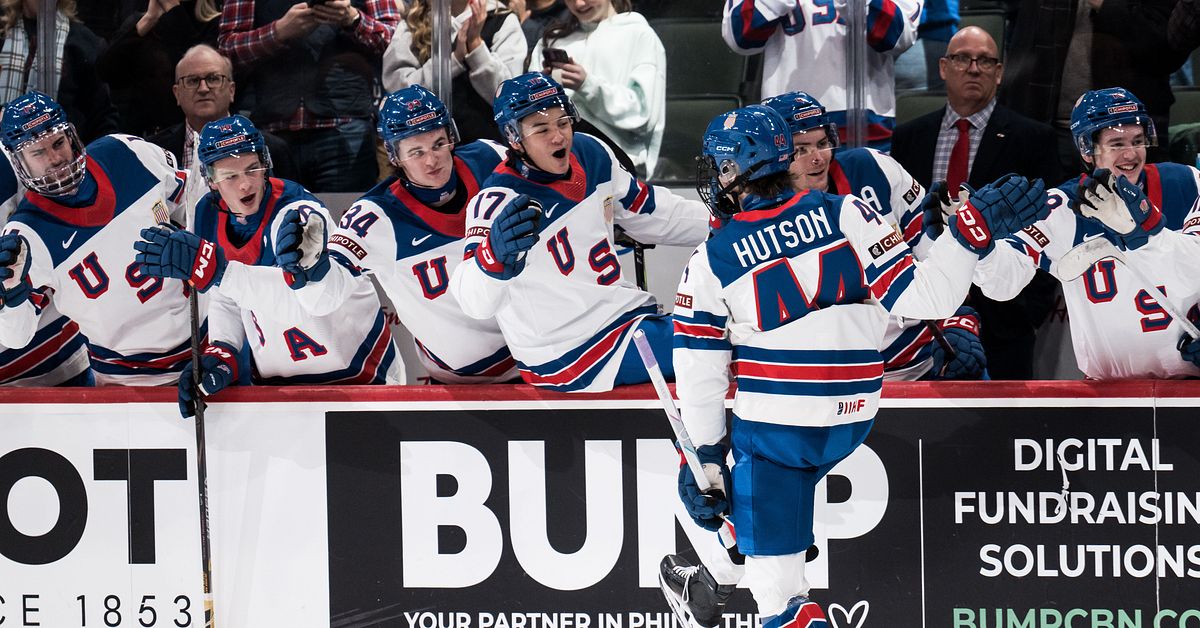 Cole Hutson tillbaka efter otäcka skadan – gör mål direkt | SVT Nyheter