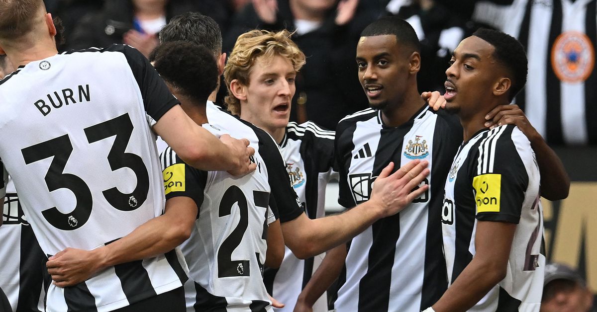 Football: Alexander Isak Two-Goal Shooter en deux minutes pour ...