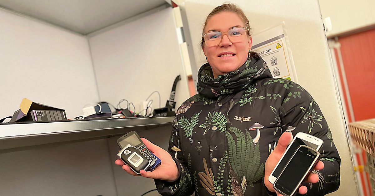 Nu samlar Borlänge kommun in dina gamla mobiler och datorer | SVT Nyheter
