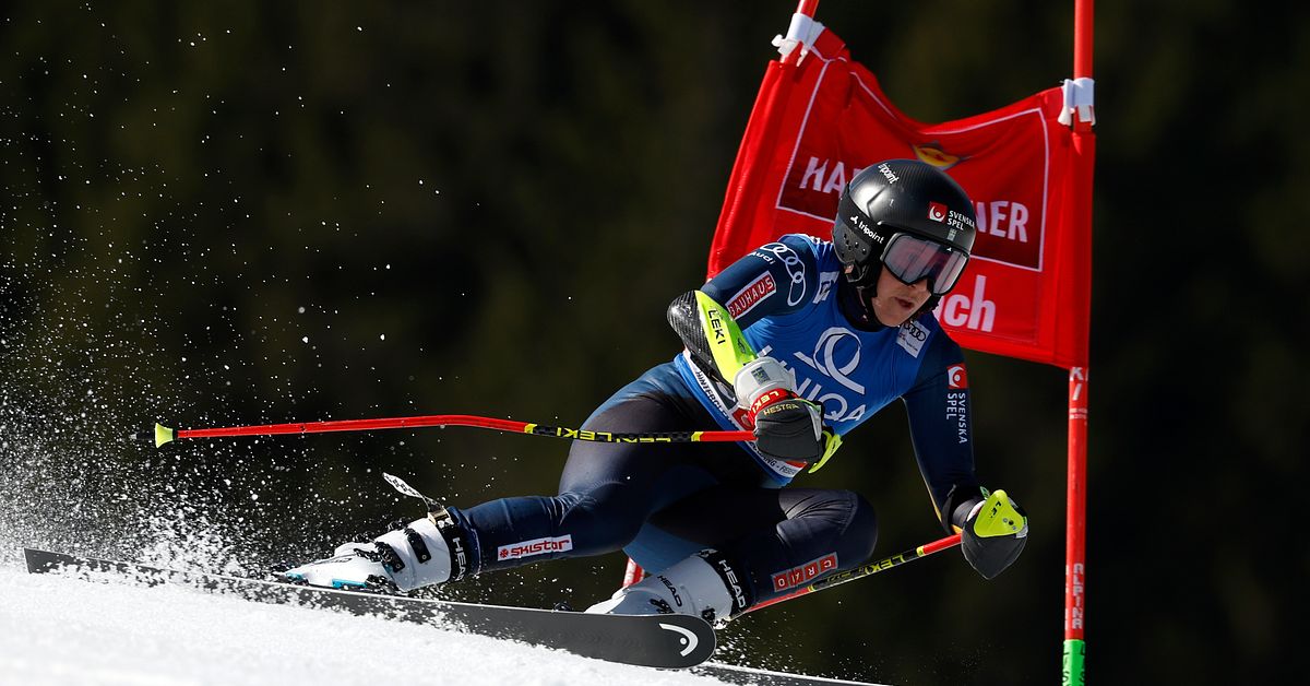 Alpint: Sara Hector långt efter i första storslalomåket | SVT Sport