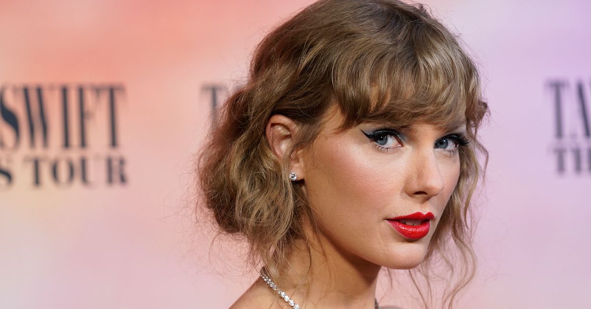 Taylor Swift påstås vara ett ”politiskt vapen” för vänstern | SVT Nyheter