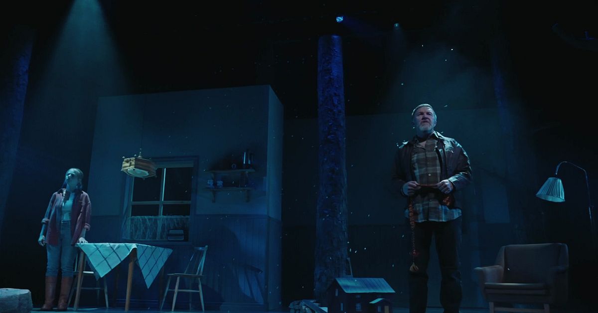 Recension Tornedalsteatern: Ummikkos på triumfatorisk turné | SVT Nyheter