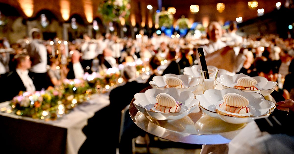 Ett besökarinlägg i "Följ Nobel 2024 live – prisutdelning och bankett ...