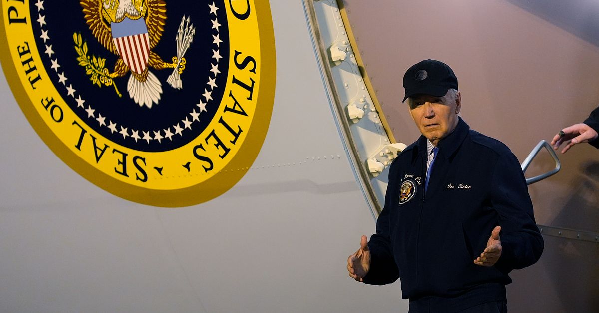 Källor: Joe Biden känner sig ”sviken” efter kraven på avhopp | SVT Nyheter