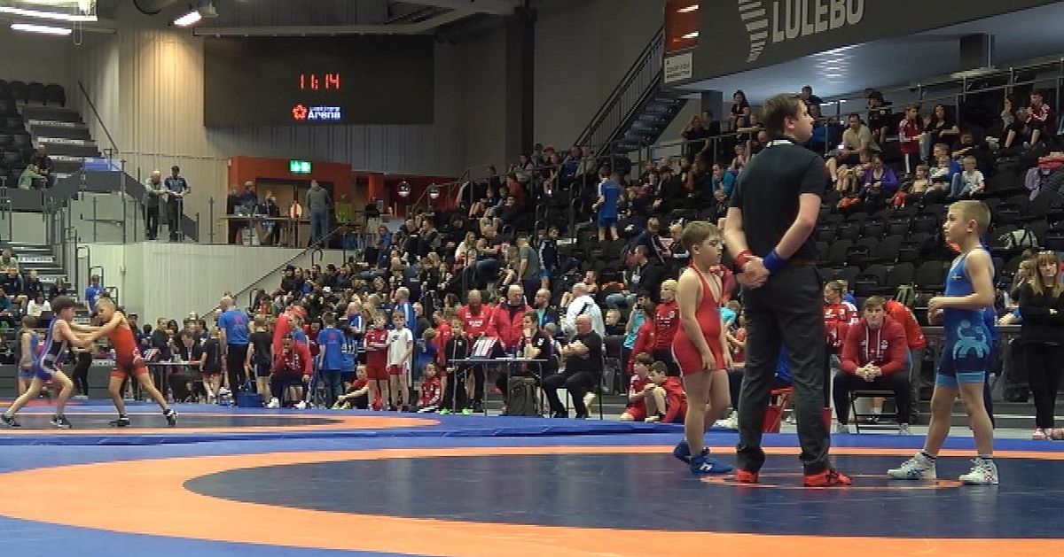 Rekordstort intresse under brottartävling i Luleå | SVT Nyheter